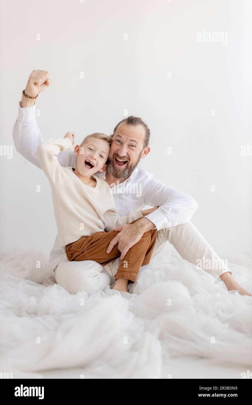 Parents cheering children hi-res stock photography and images - Alamy