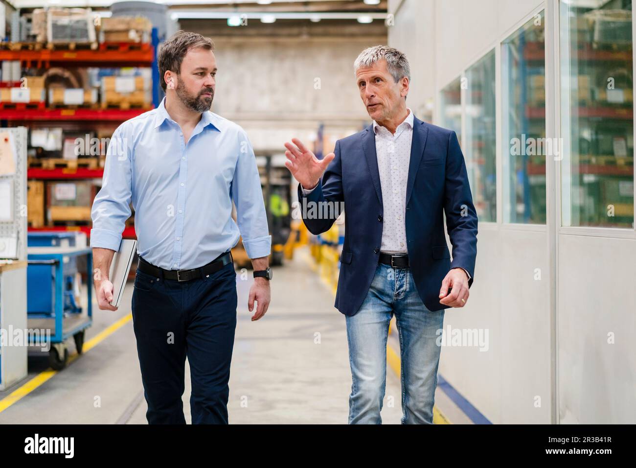 Explaining gesturing hi-res stock photography and images - Alamy