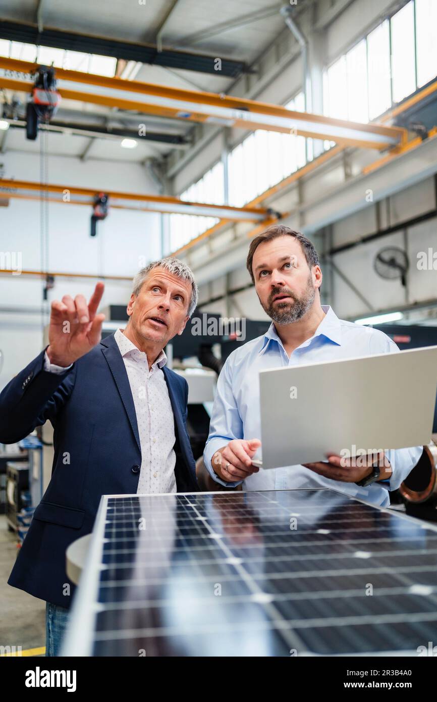 Explaining manager hi-res stock photography and images - Alamy