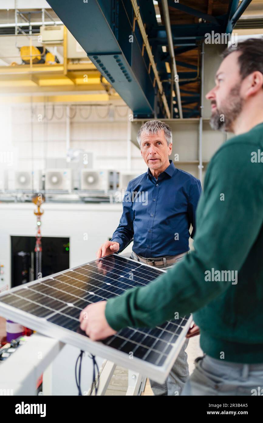 Solar panel shop hi-res stock photography and images - Alamy