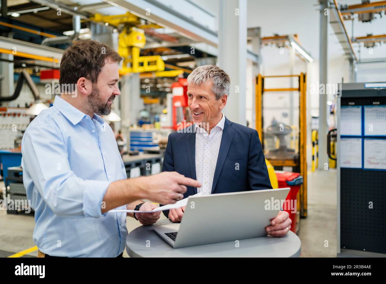 Manager pointing at computer hi-res stock photography and images - Alamy