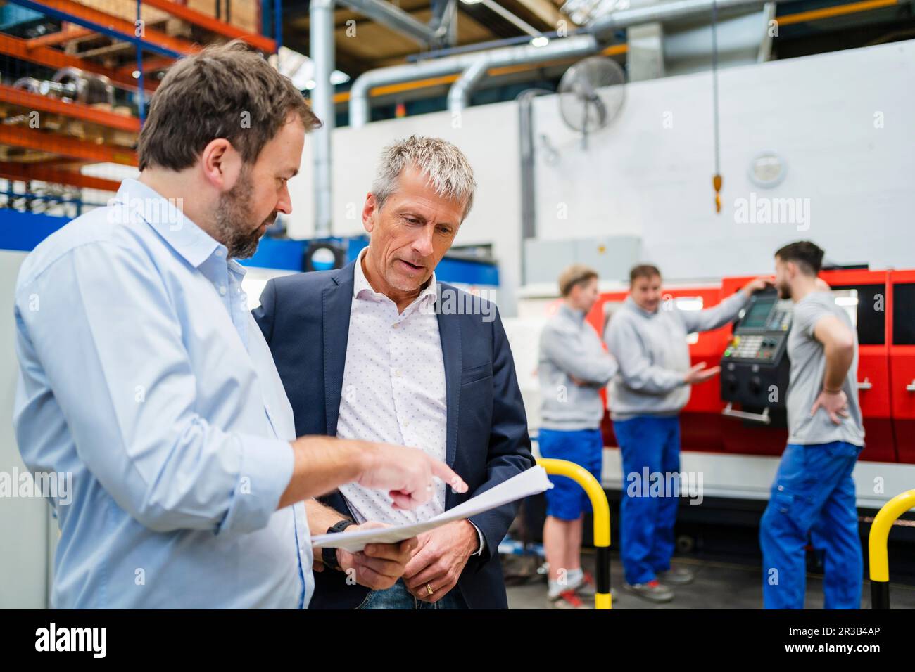 Explaining document hi-res stock photography and images - Alamy