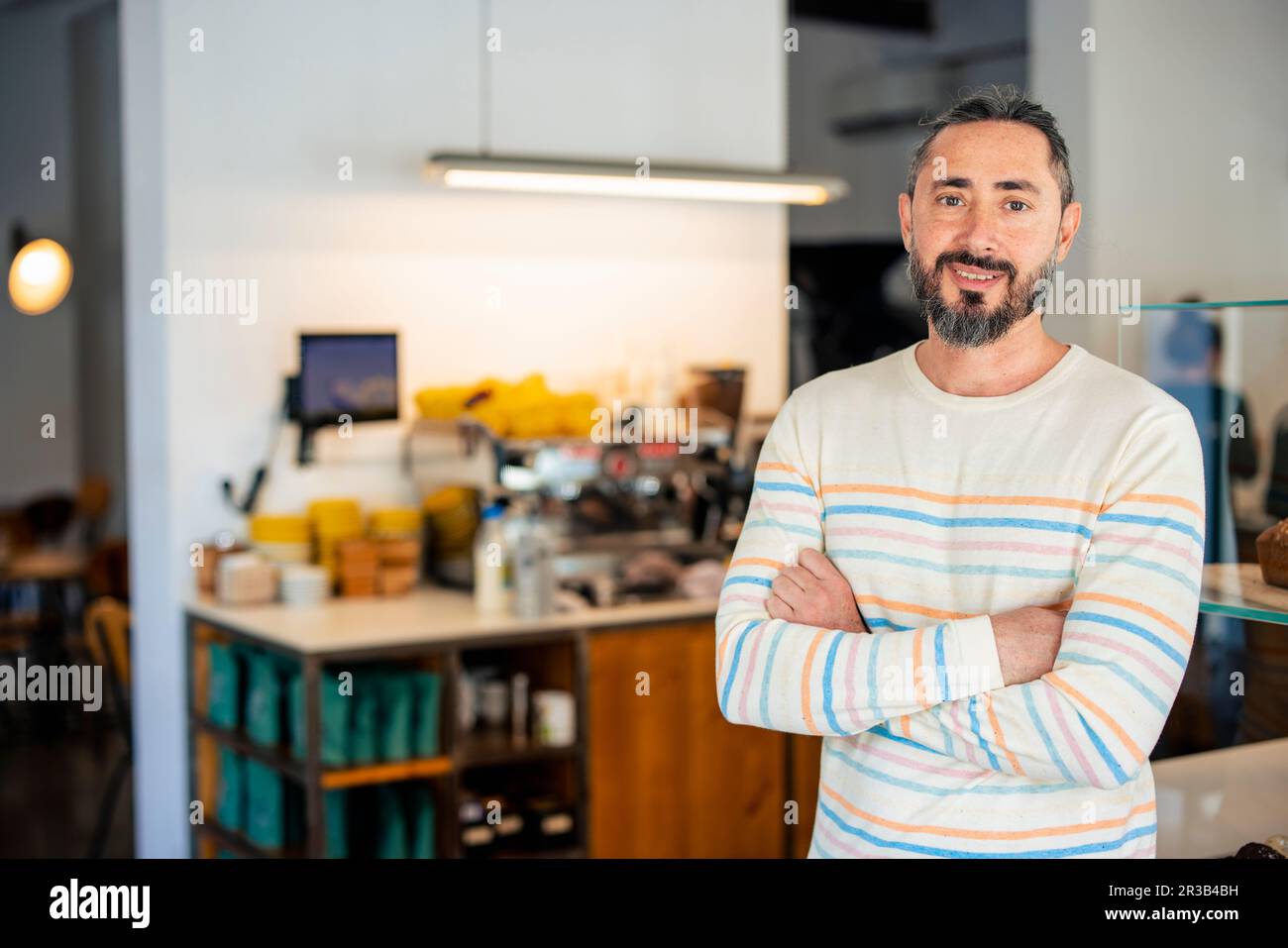 Business owner crossed arms hi-res stock photography and images - Alamy