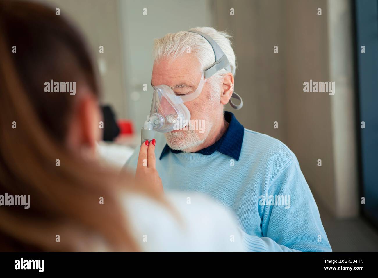 Doctor helping patient using nebulizer Stock Photo - Alamy