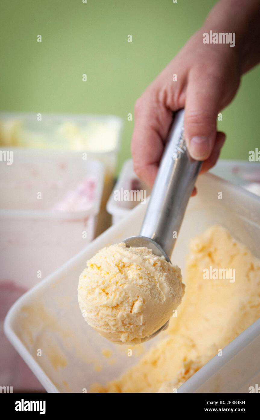 Ice cream parlour at present hi-res stock photography and images - Alamy