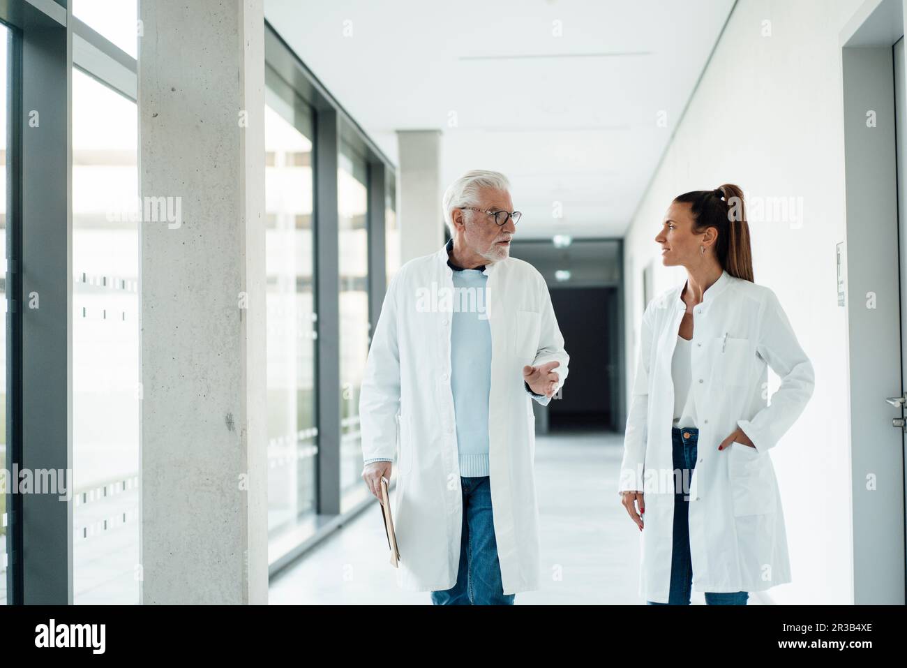 Doctor walking hospital hi-res stock photography and images - Alamy