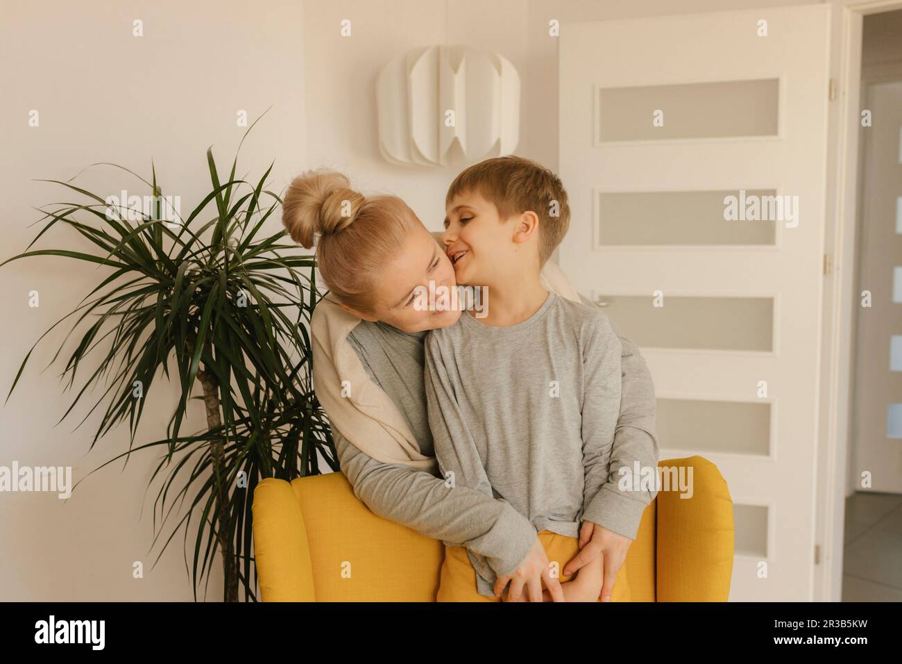 Whispering secret in ear hi-res stock photography and images - Alamy