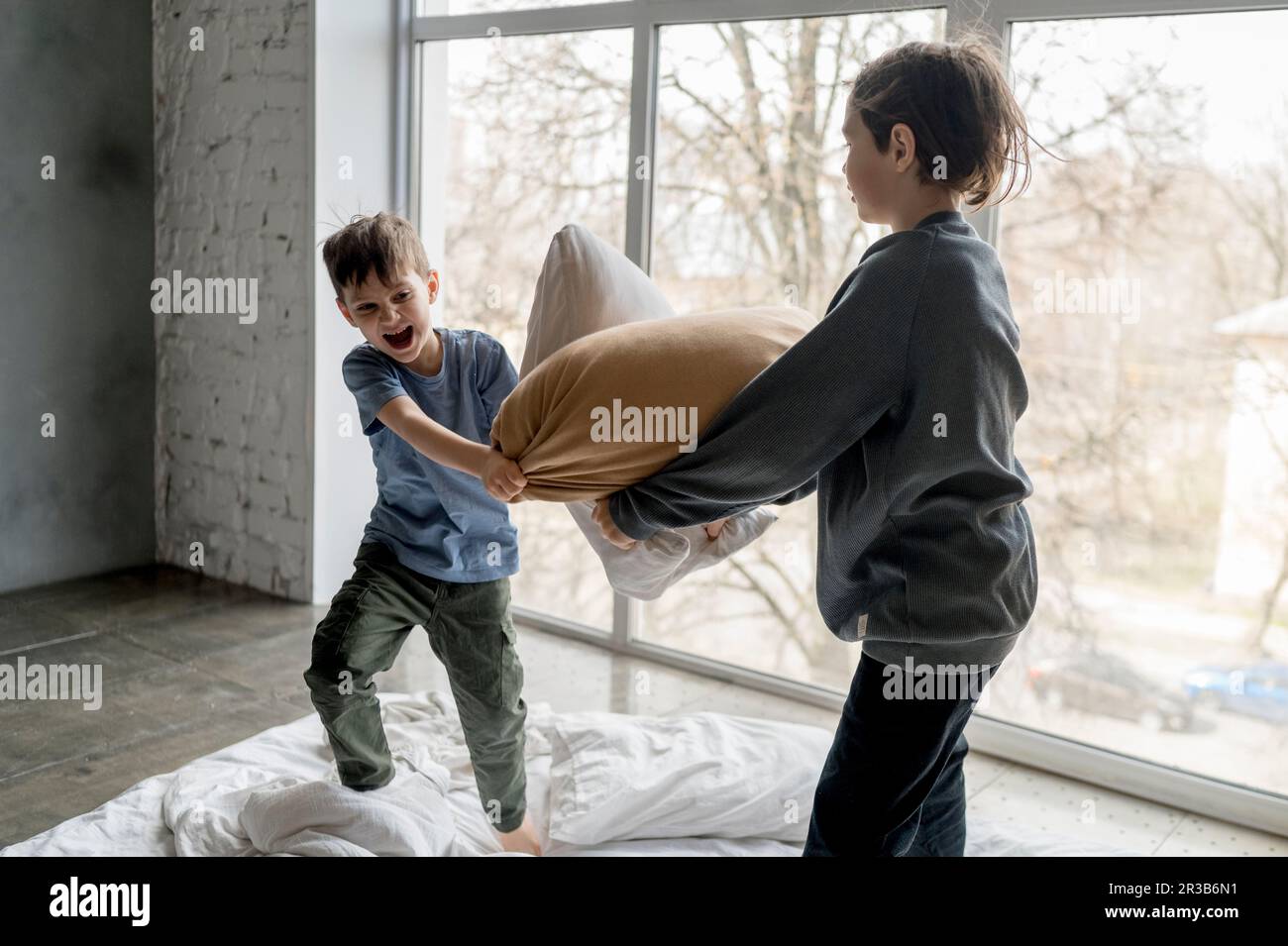Children fighting at home hi-res stock photography and images - Alamy