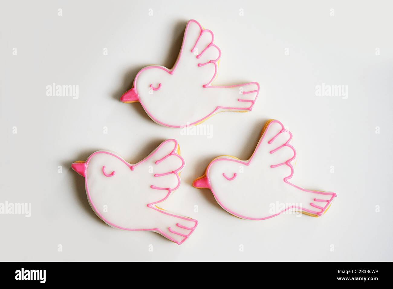 Peace dove outline hi-res stock photography and images - Alamy
