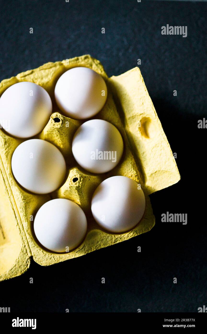 White hens eggs in yellow egg box Stock Photo - Alamy