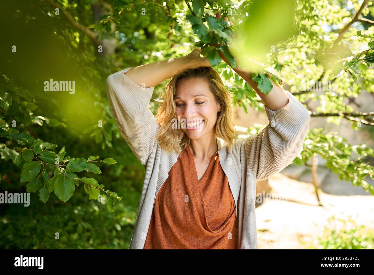 Hand holding tree branch hi-res stock photography and images - Alamy