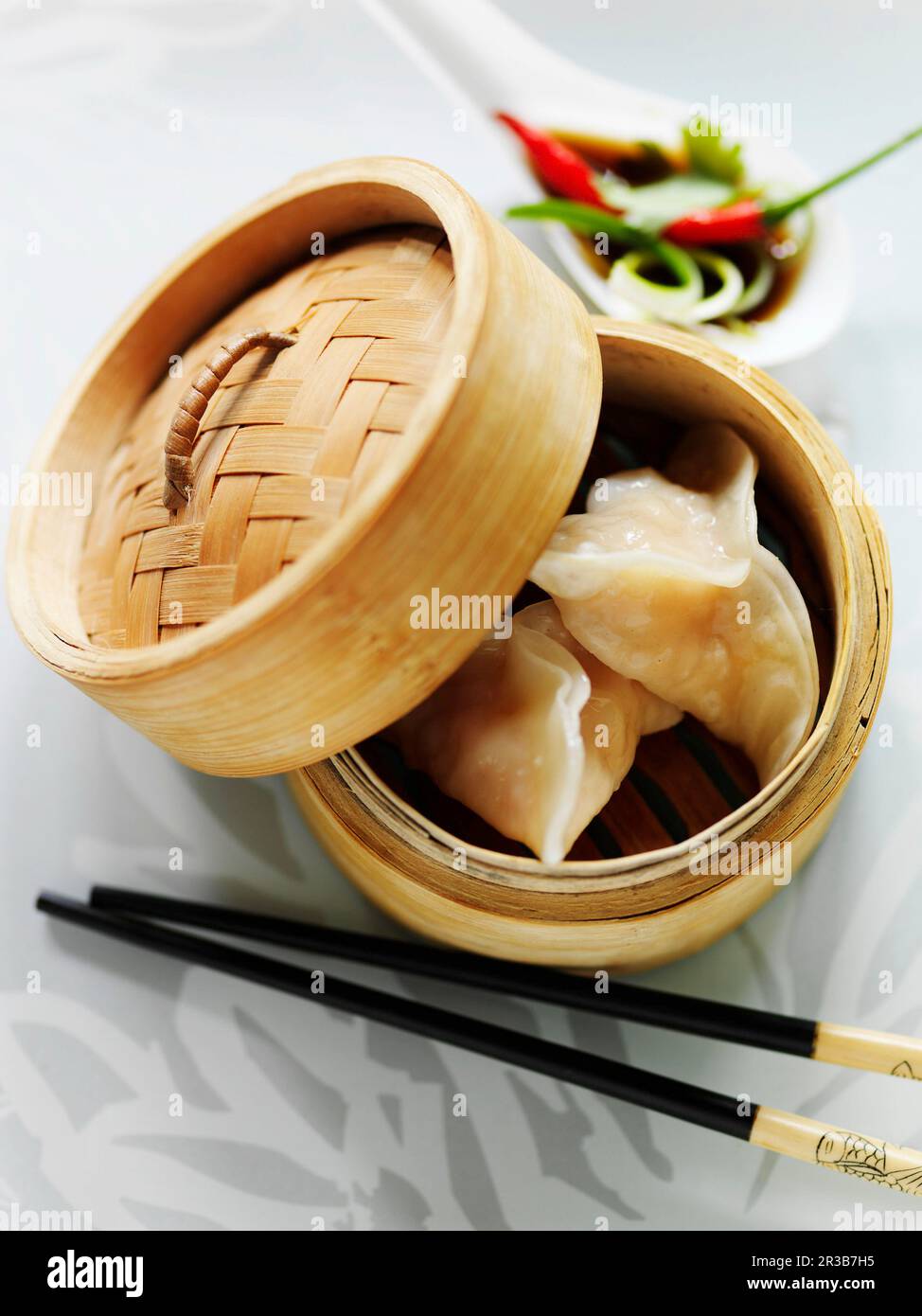 Mini steamer with Dim Sum Stock Photo - Alamy