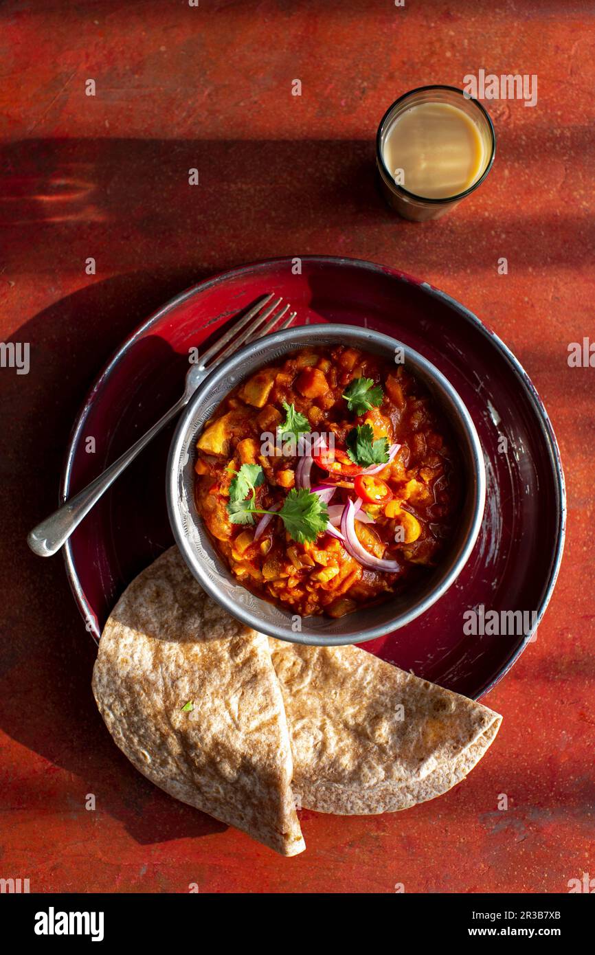 Indian chicken curry with chapati Stock Photo - Alamy