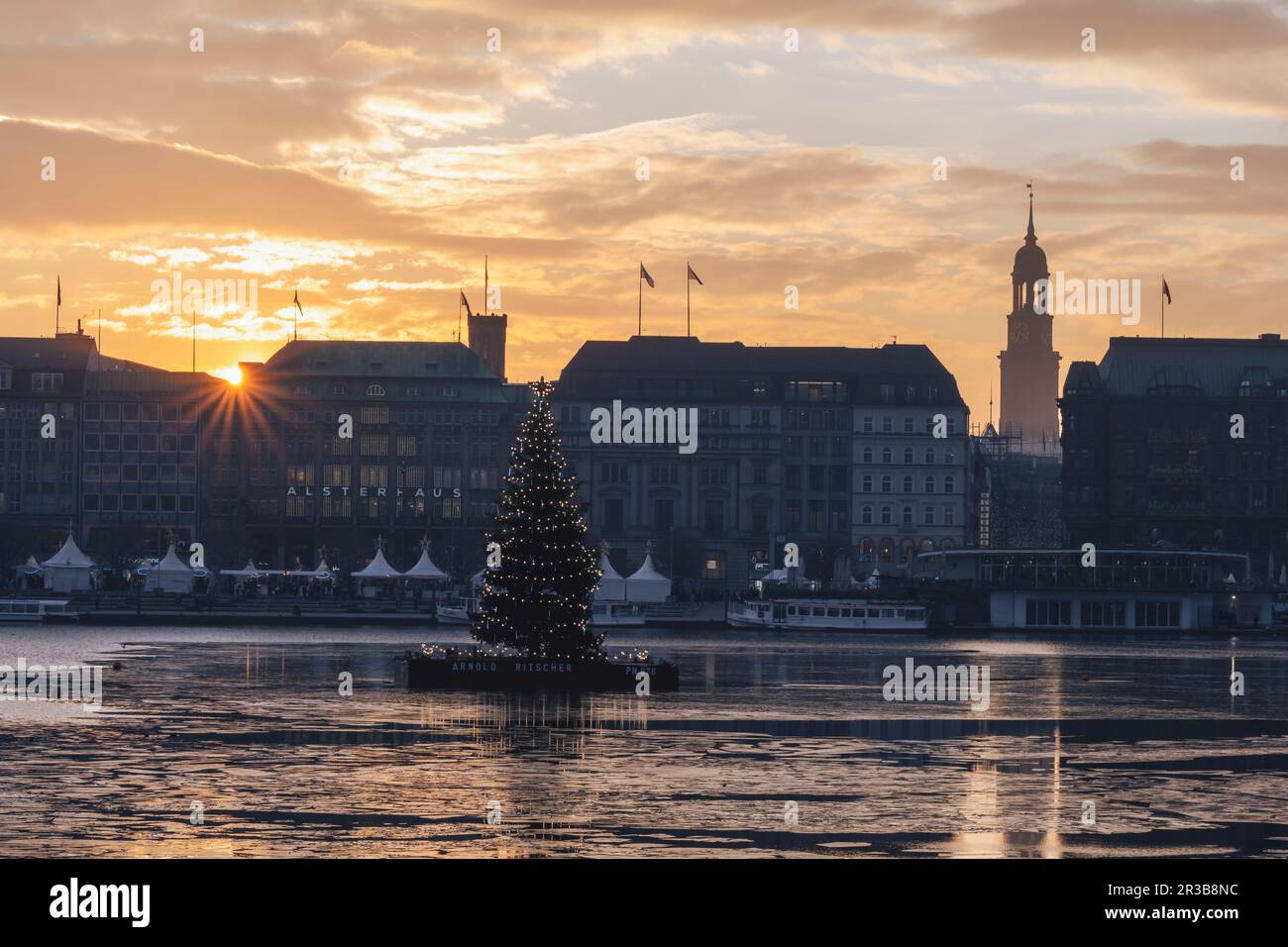 Christmas tree lake hi-res stock photography and images - Alamy