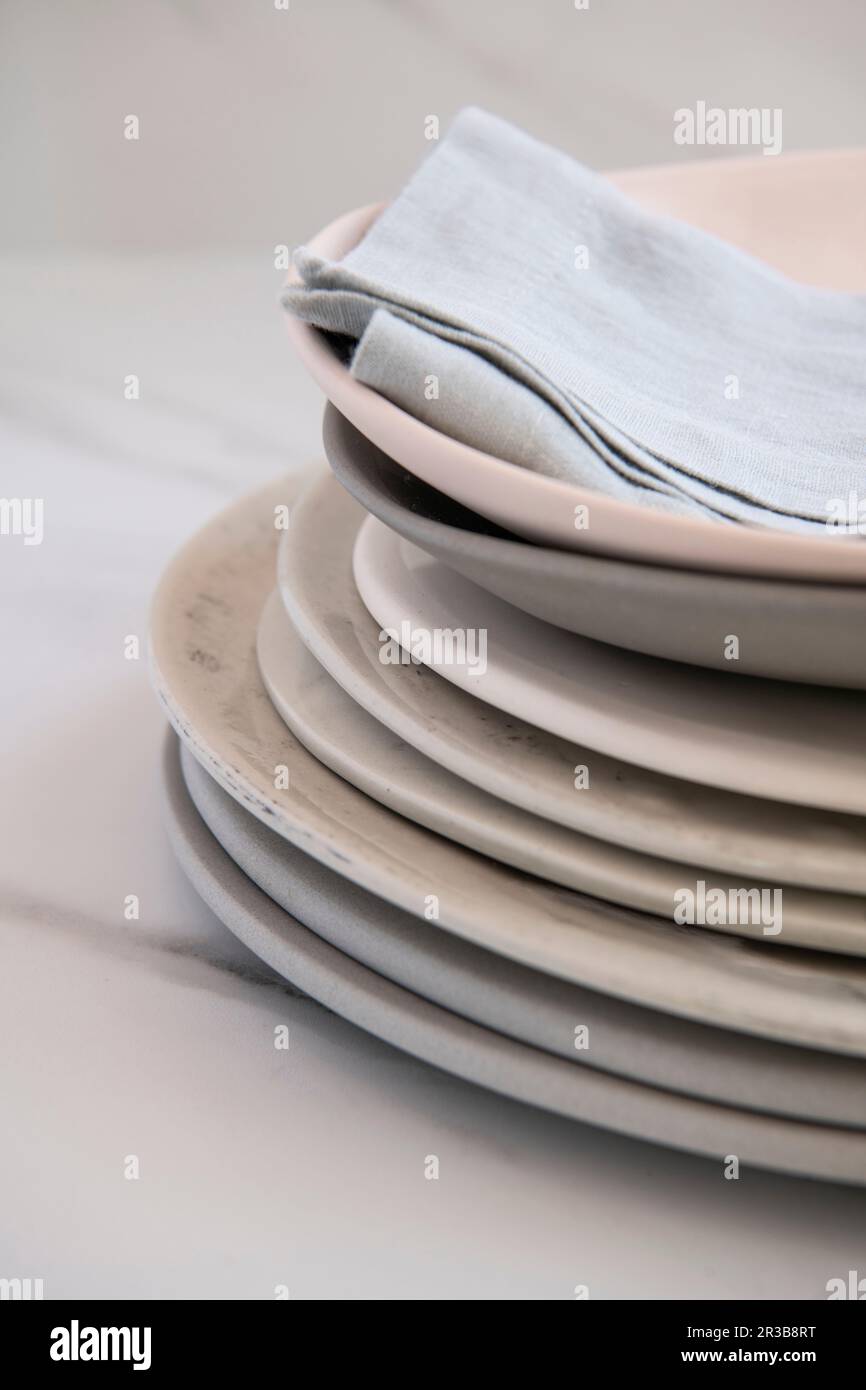 Stack soup plates hi-res stock photography and images - Alamy