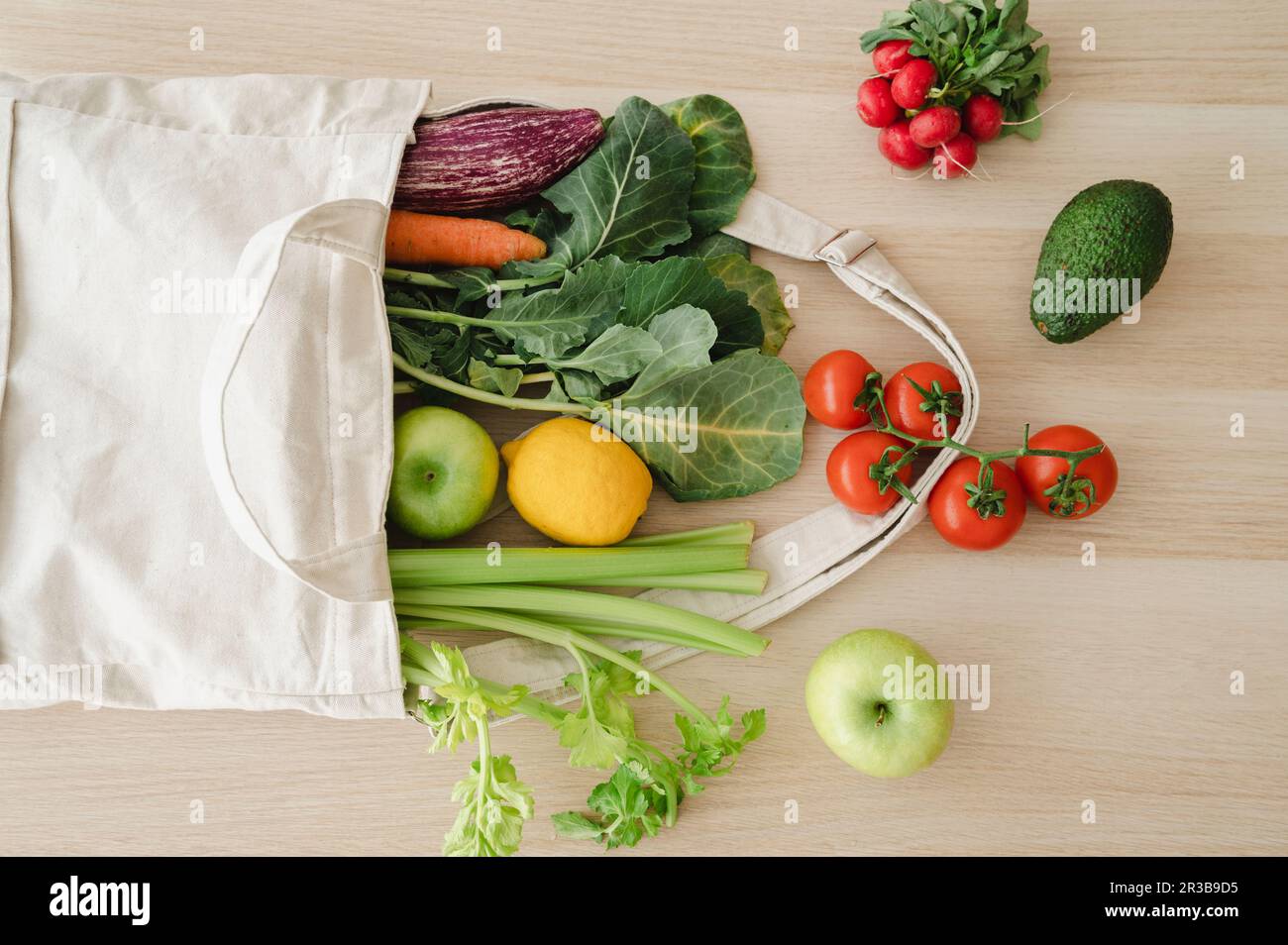 Waste fruits vegetables hi-res stock photography and images - Alamy