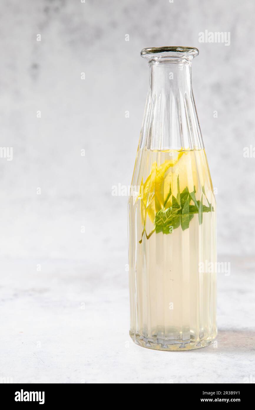 Cold peppermint tea with lemon in a glass bottle Stock Photo - Alamy