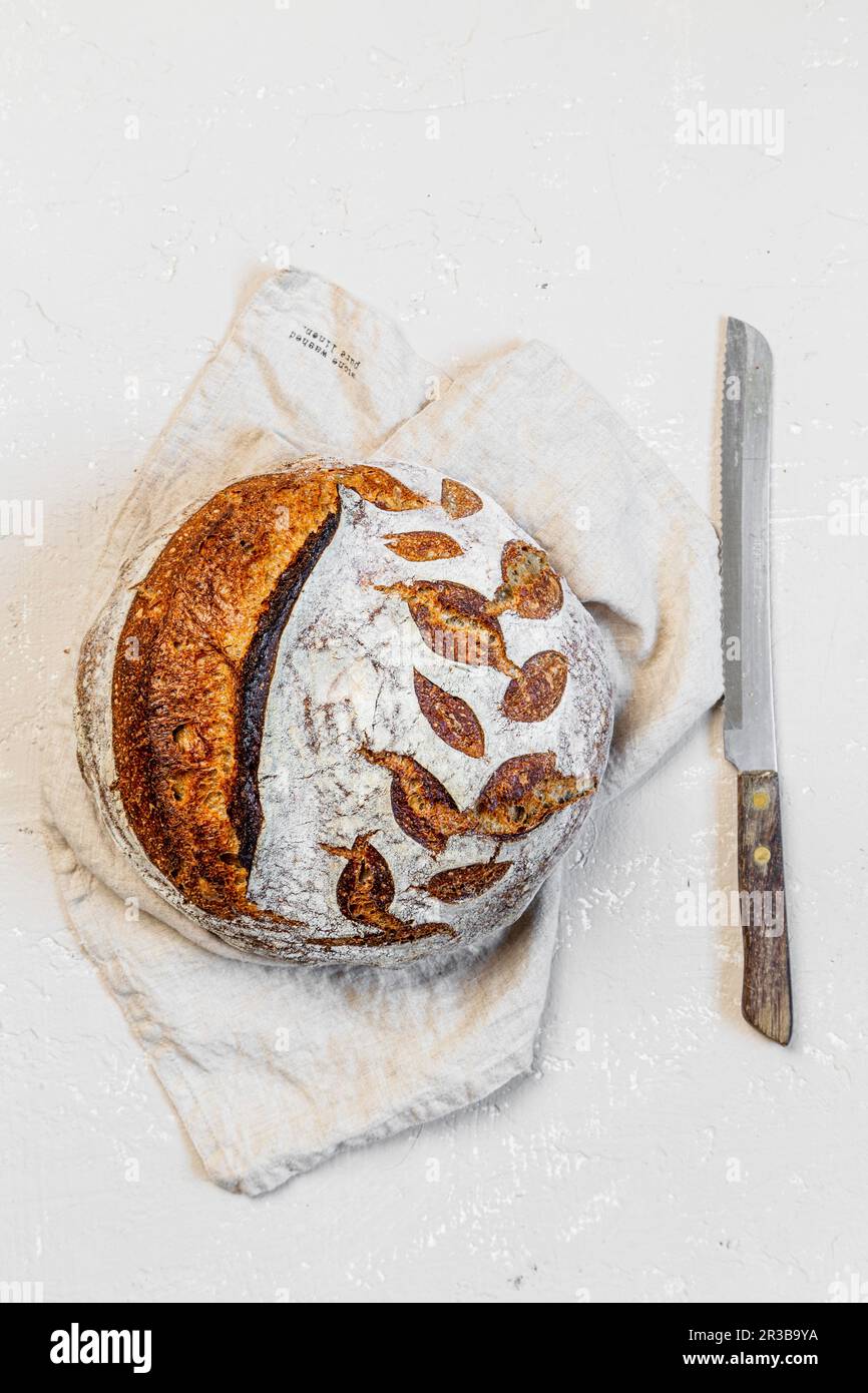 From above round loaf hi-res stock photography and images - Alamy