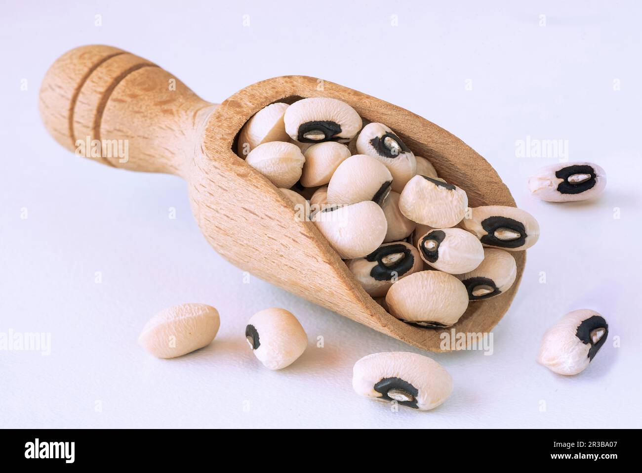 Eye beans in a wooden bailer on a white background Stock Photo - Alamy