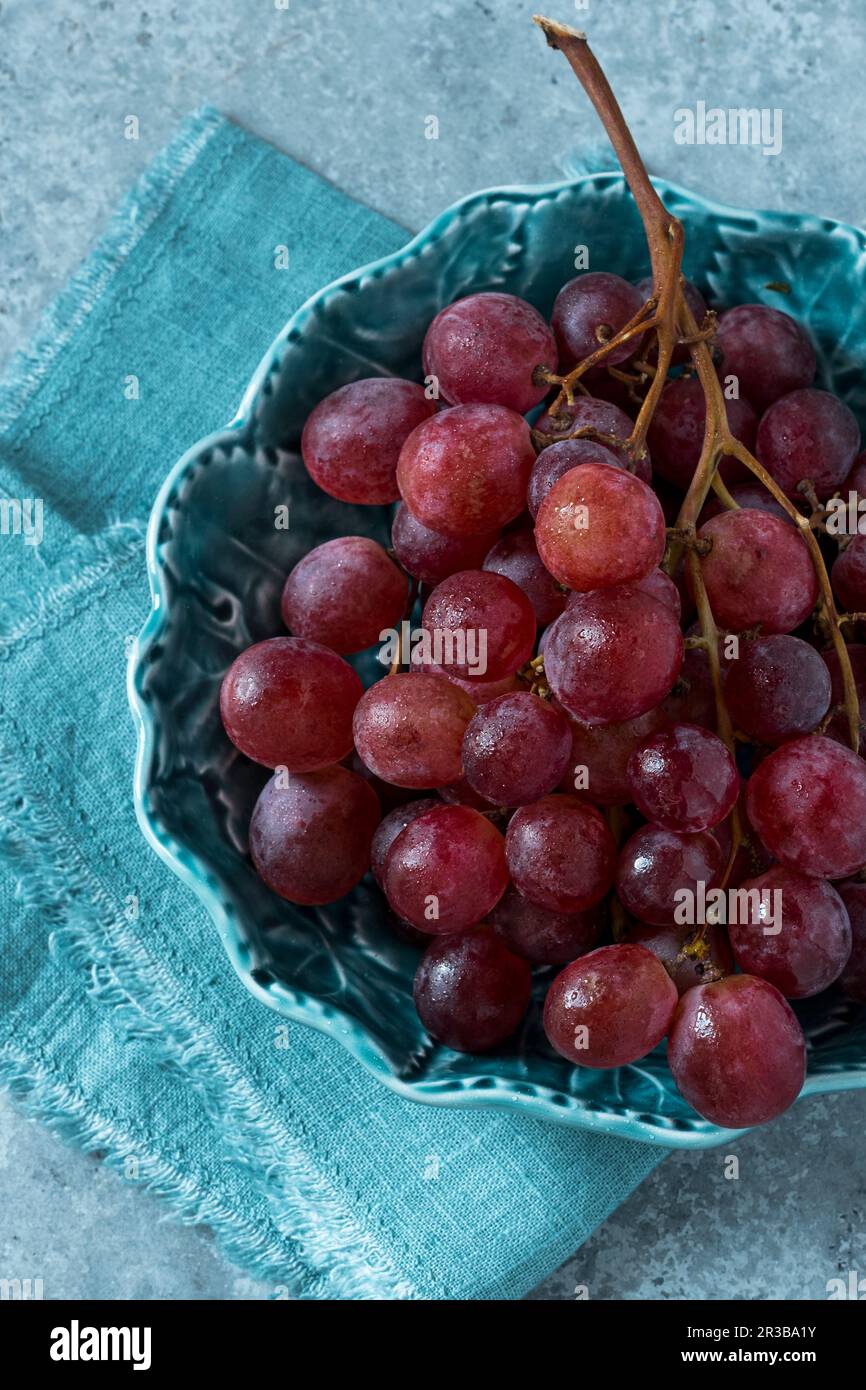 Red grapes in the bowl Stock Photo - Alamy