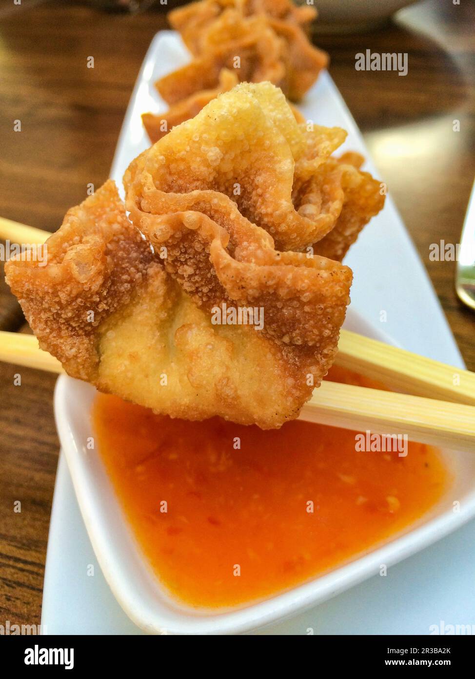 Crispy wontons with a sweet chilli sauce (Asia Stock Photo - Alamy