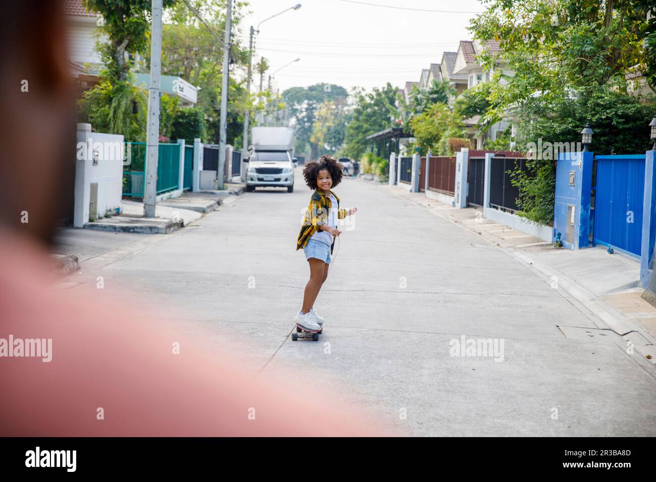 Child skateboarding female hi-res stock photography and images - Alamy
