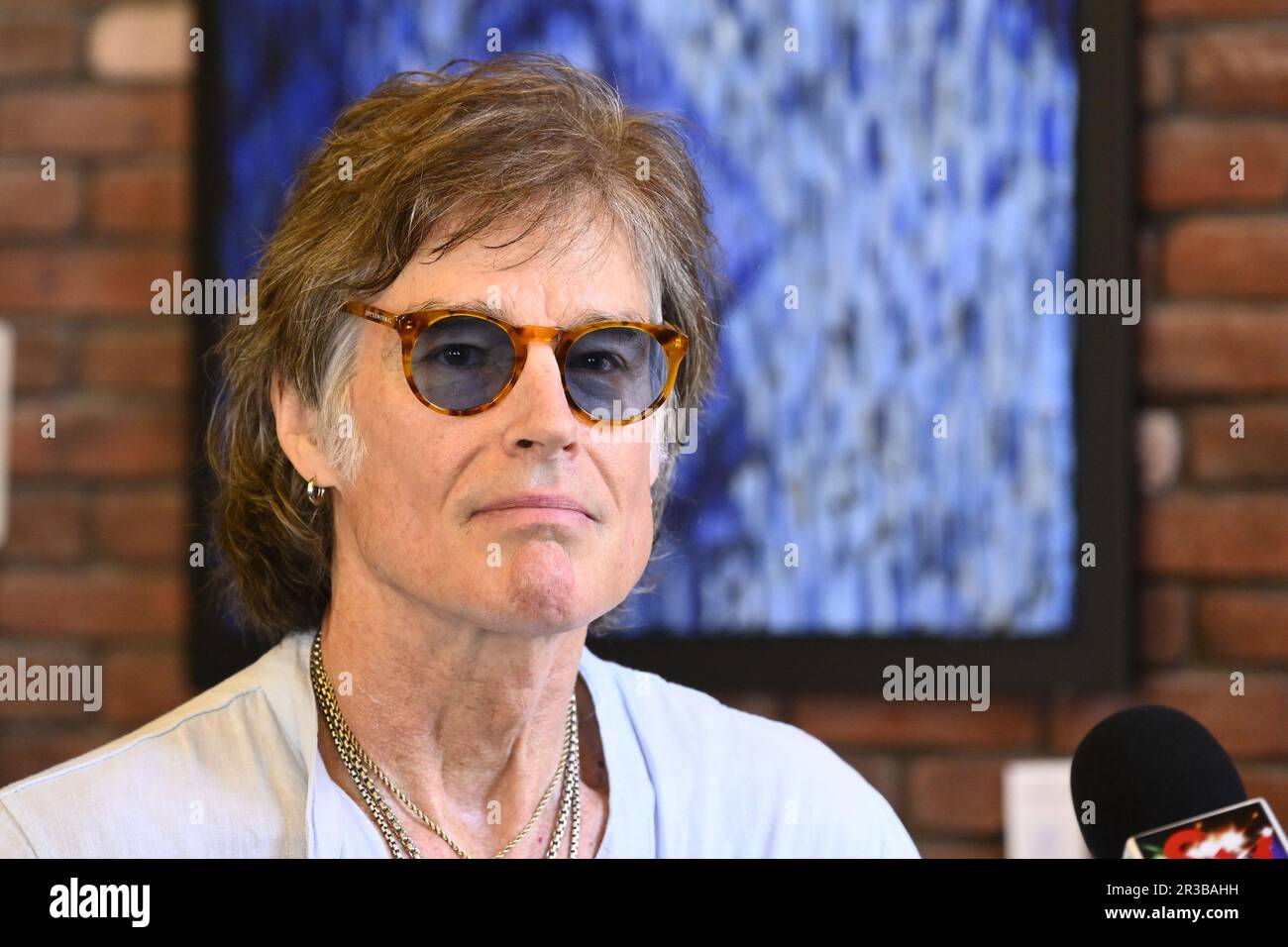 Ronn moss hi-res stock photography and images - Alamy