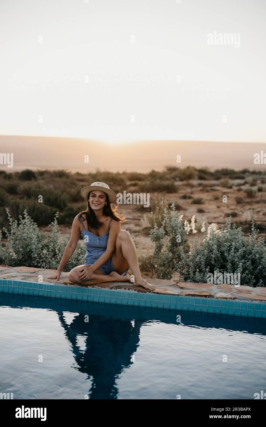 Poolside atmosphere hi-res stock photography and images - Alamy