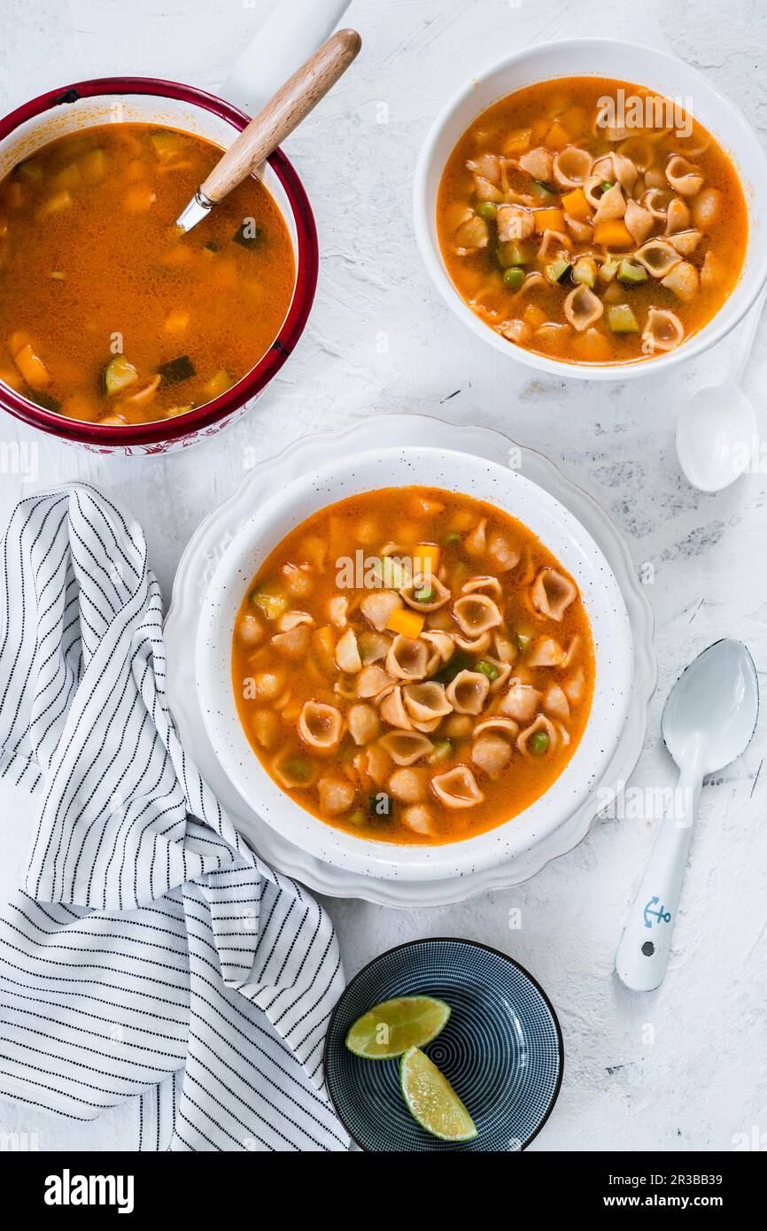 Sopa de conchas (Mexican mussel noodle soup Stock Photo - Alamy