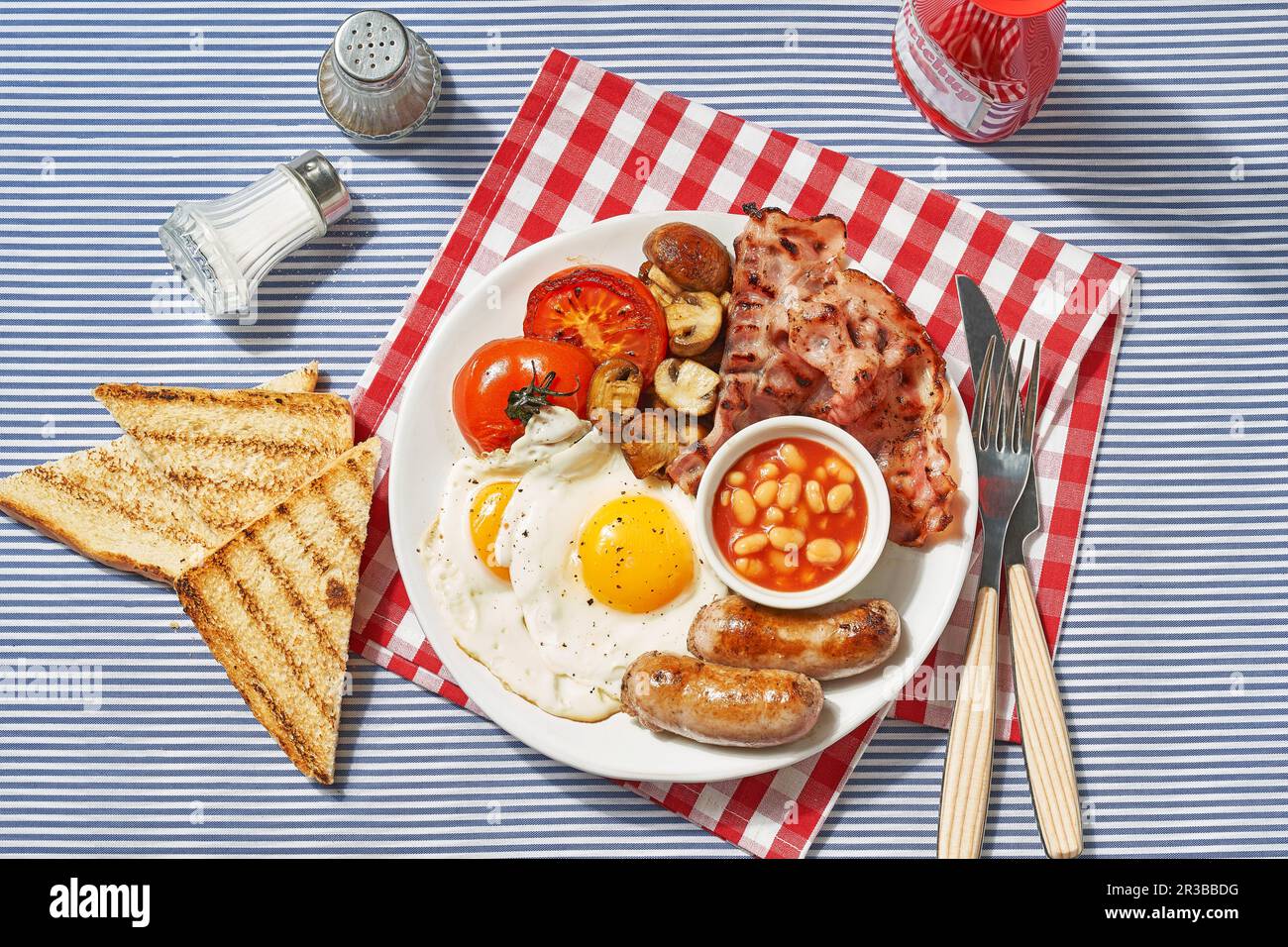 Light grilled english breakfast hi-res stock photography and images - Alamy