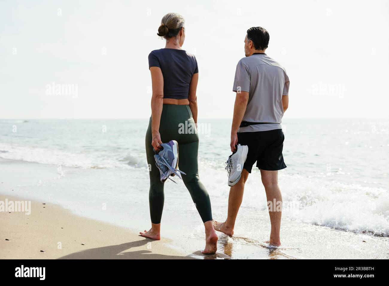 Male female walking near the shore hi-res stock photography and images ...