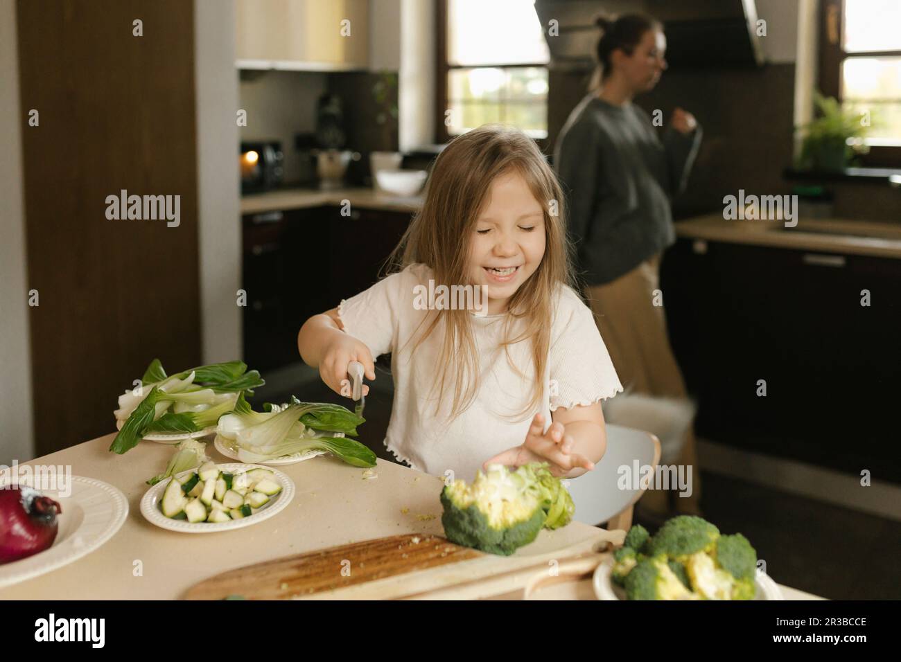Cutting vegetables hi-res stock photography and images - Alamy
