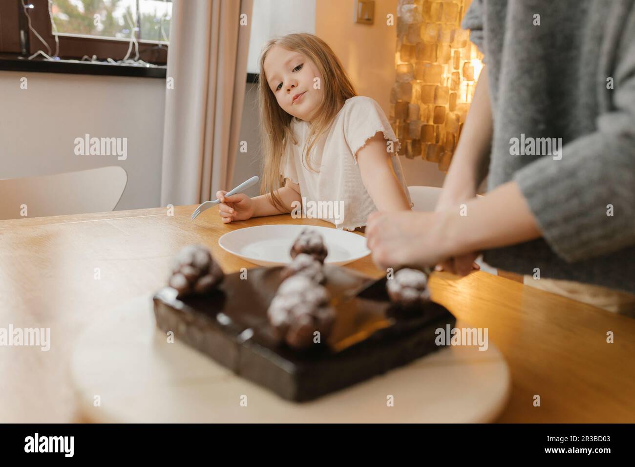 Looking at cake hi-res stock photography and images - Alamy