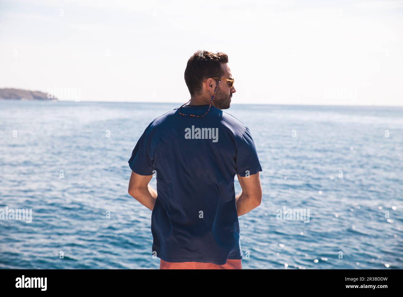 Man looking sea view thinking hi-res stock photography and images - Alamy