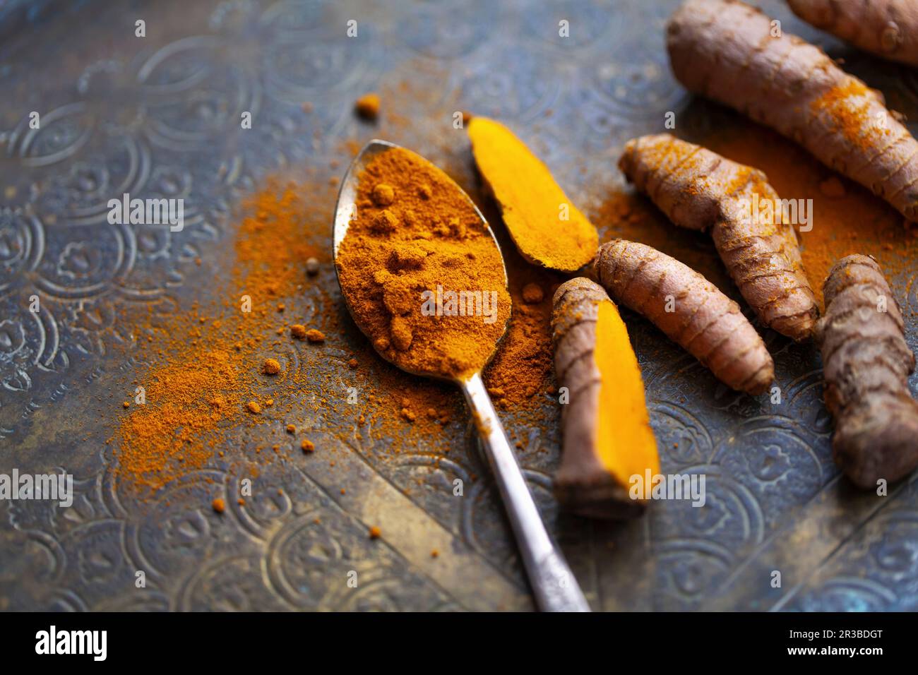 Roots ginger turmeric powder hi-res stock photography and images - Alamy