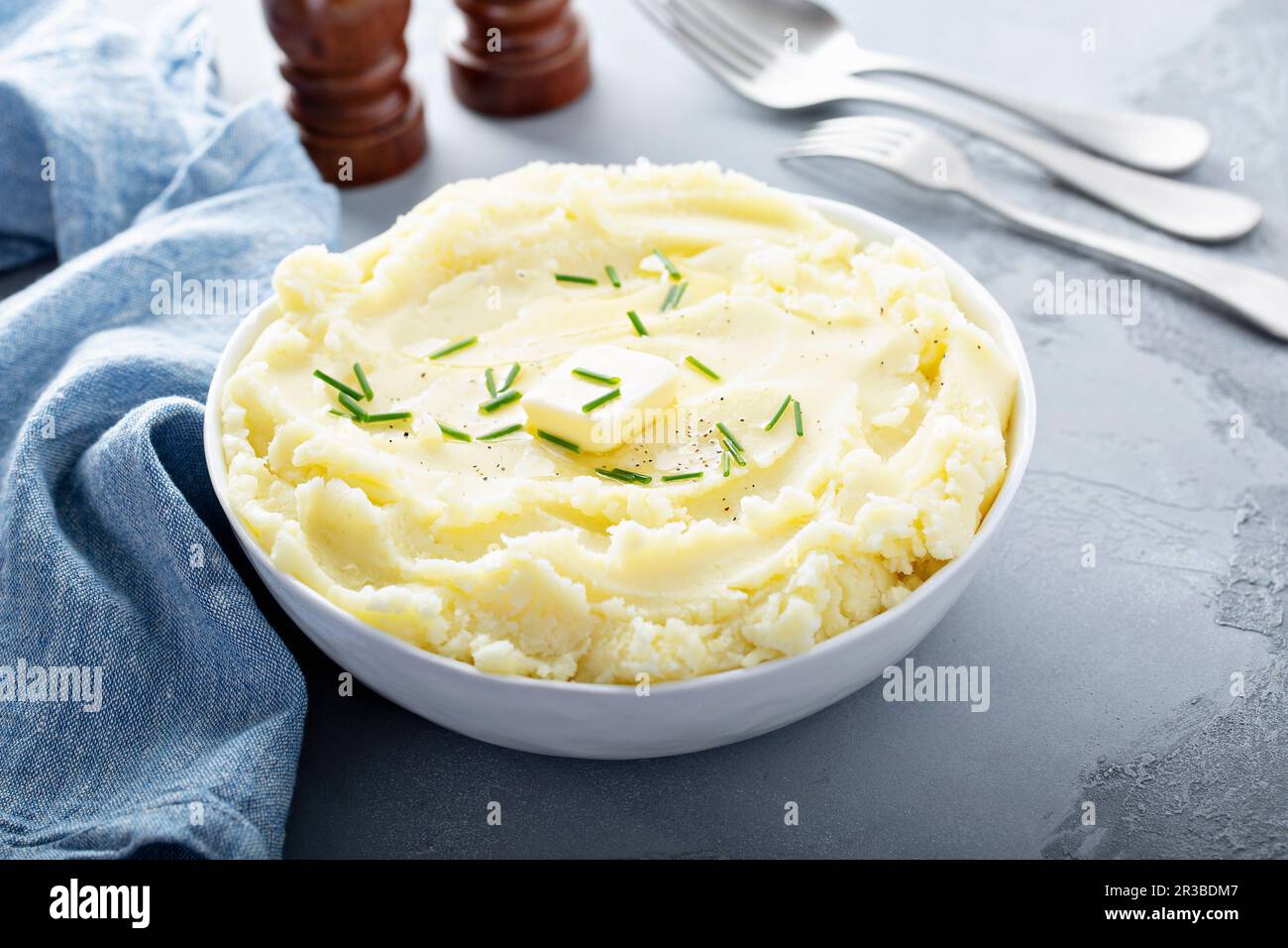 Fluffy mashed potatoes with chives and butter Stock Photo - Alamy