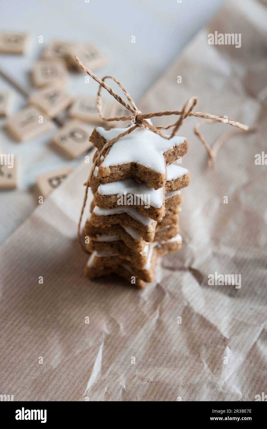 Pile of baked stars hi-res stock photography and images - Alamy