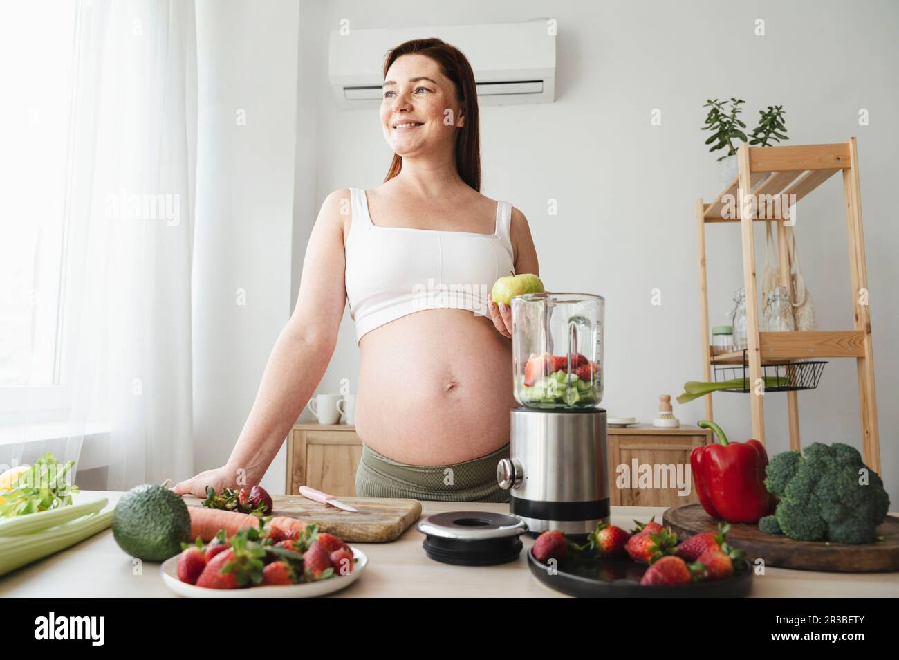 Smiling family preparing smoothie in hi-res stock photography and images - Alamy