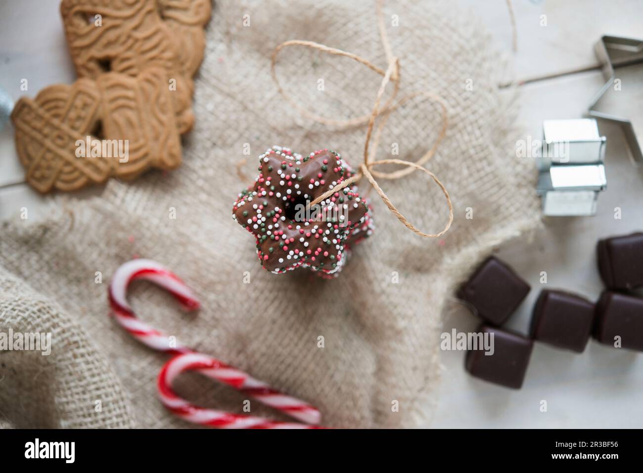 Lebkuchen stars, gingerbread biscuits and Dominosteine (chocolate ...