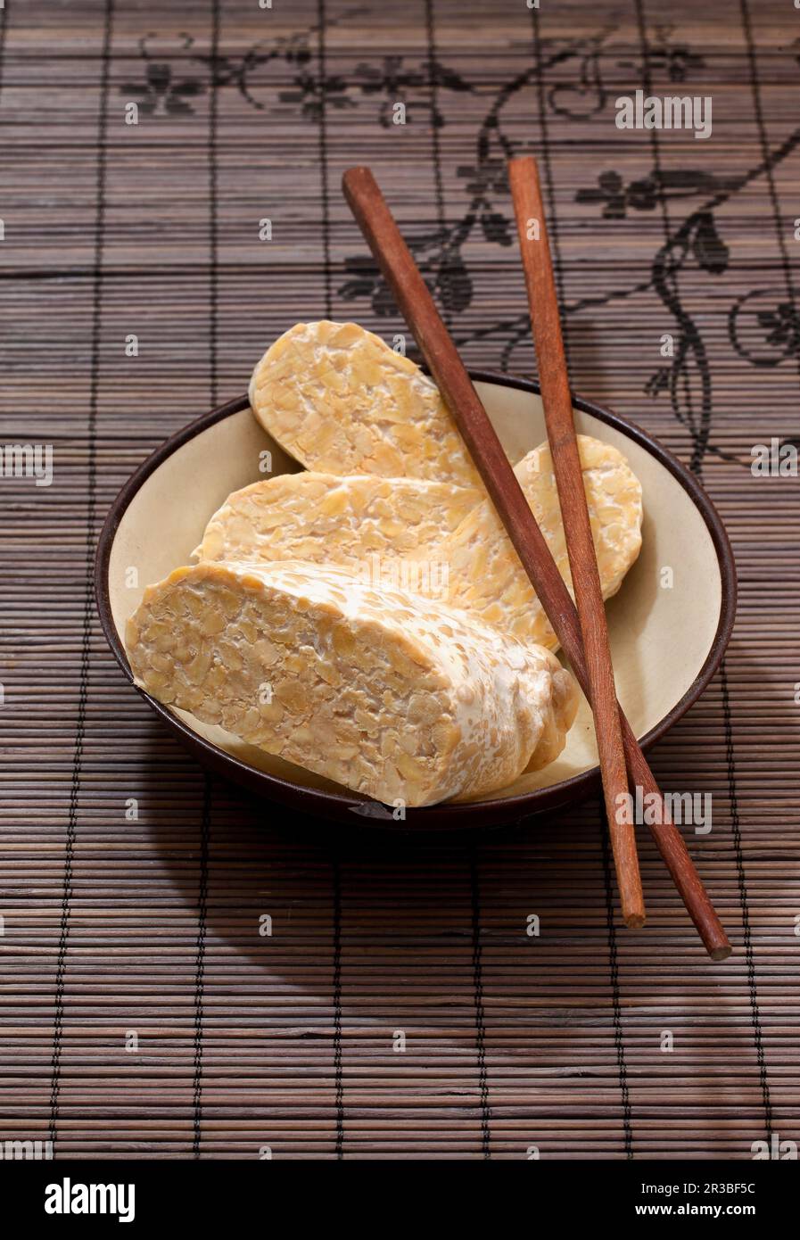 Tempeh soya product hi-res stock photography and images - Alamy