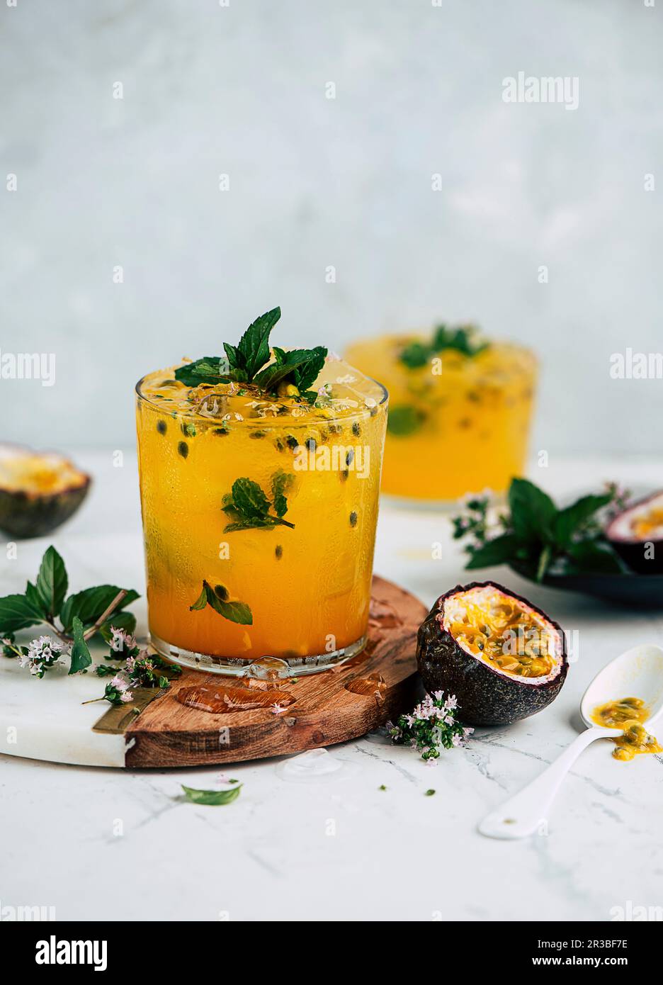 Passion Fruit Cocktails With Mint Stock Photo Alamy passion-fruit-cocktails-with-mint-stock-photo-alamy