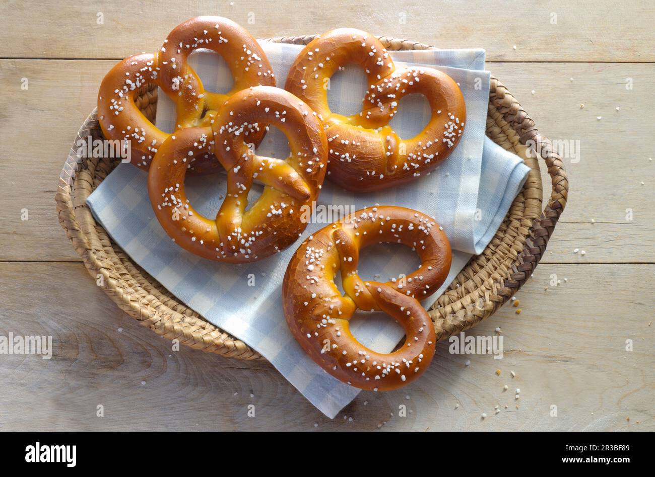 Fresh pretzels hi-res stock photography and images - Alamy