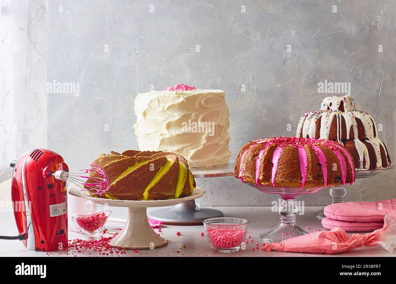 Torte multiple hi-res stock photography and images - Alamy