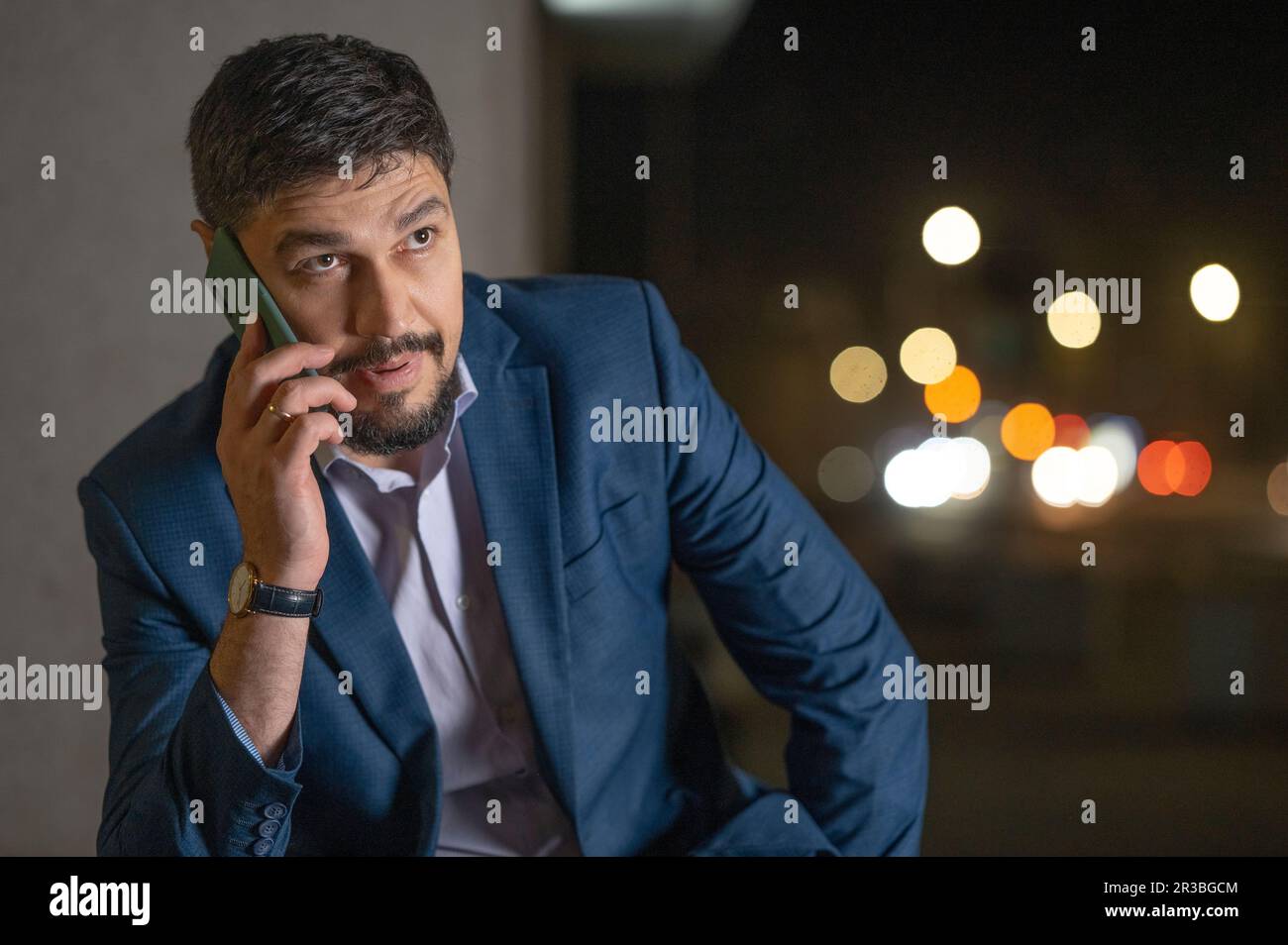 People talking at night hi-res stock photography and images - Alamy