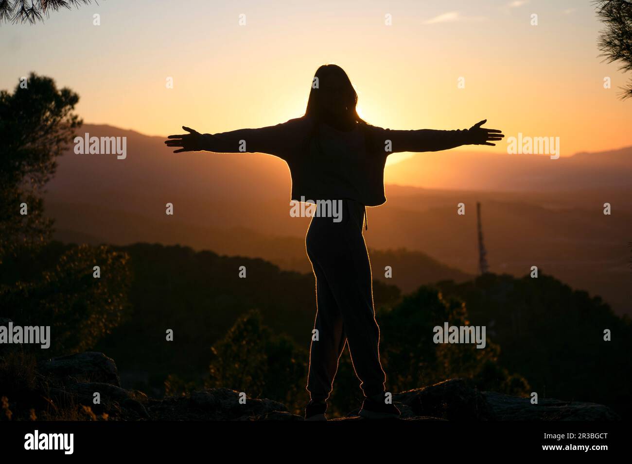 Open arms silhouette hi-res stock photography and images - Alamy