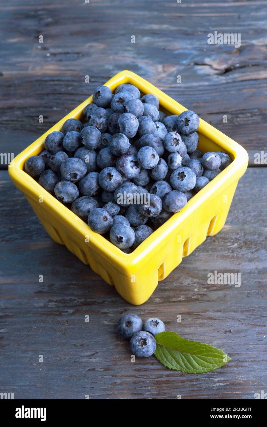 Blueberries yellow inside hi-res stock photography and images - Alamy