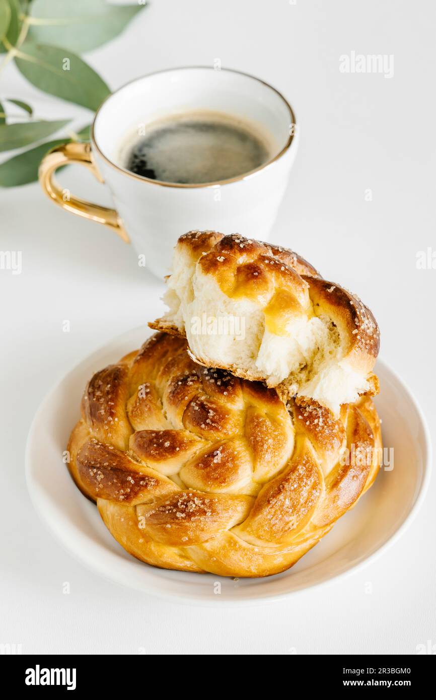 Baked braided bread buns hi-res stock photography and images - Alamy