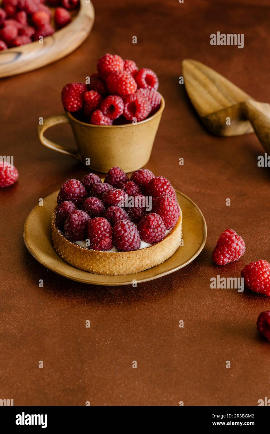 Raspberry and custard cream tart Stock Photo - Alamy