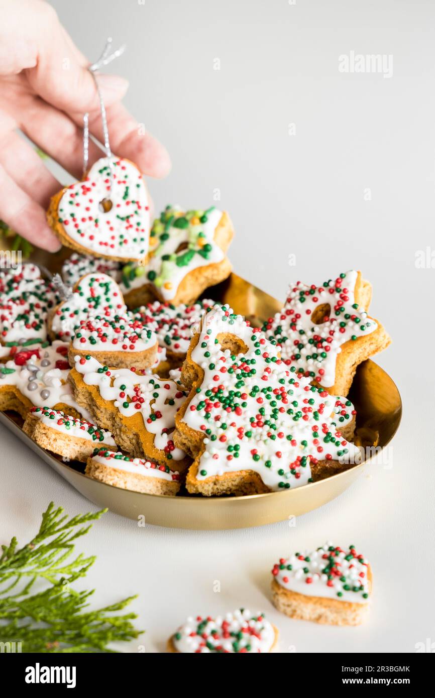 Royal icing hi-res stock photography and images - Alamy