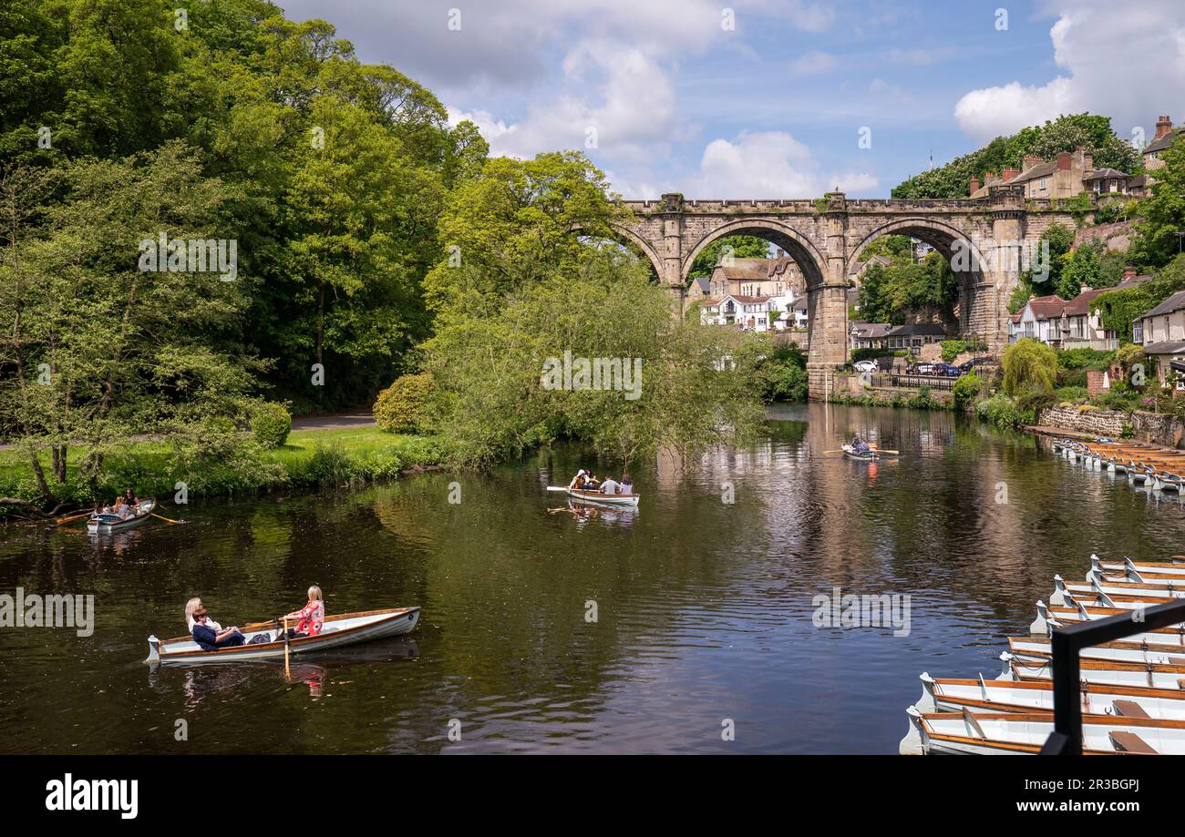 People enjoy the hot weather in rowing boats underneath the ...